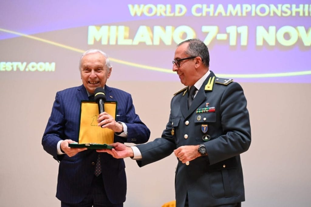 Il regista Antonilli con le Fiamme Gialle a SPORT MOVIES & TV – Milano ...