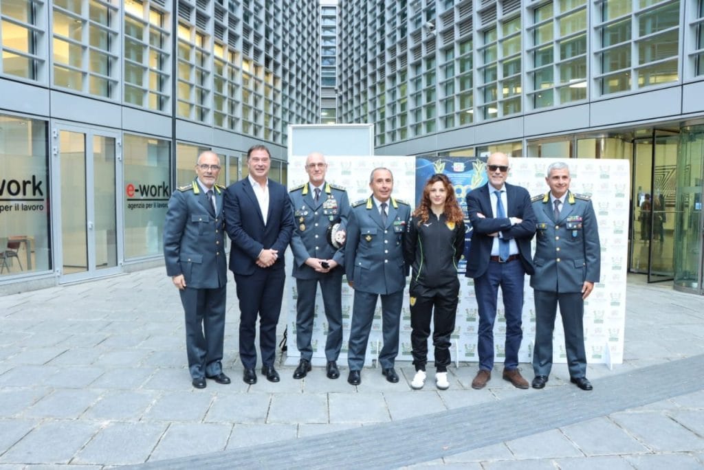 Il regista Antonilli con le Fiamme Gialle a SPORT MOVIES & TV – Milano ...