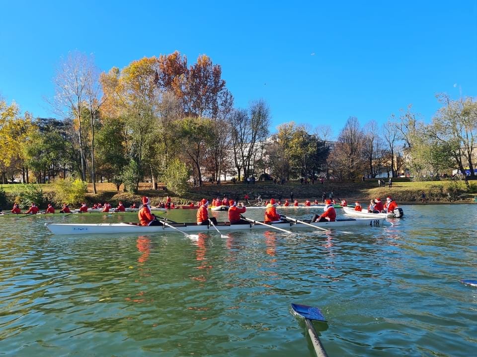La Canottieri Armida al raduno dei Babbi Natale - Federazione Italiana Canottaggio